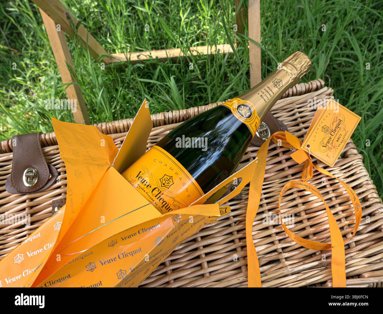 Veuve Clicquot luxury Champagne bottle & presentation box on alfresco ...