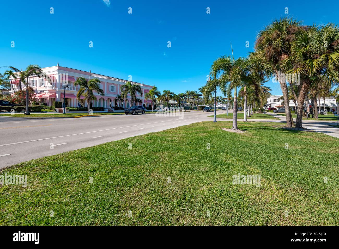 A luxurious stroll through Naples, Florida's Old Town Stock Photo - Alamy