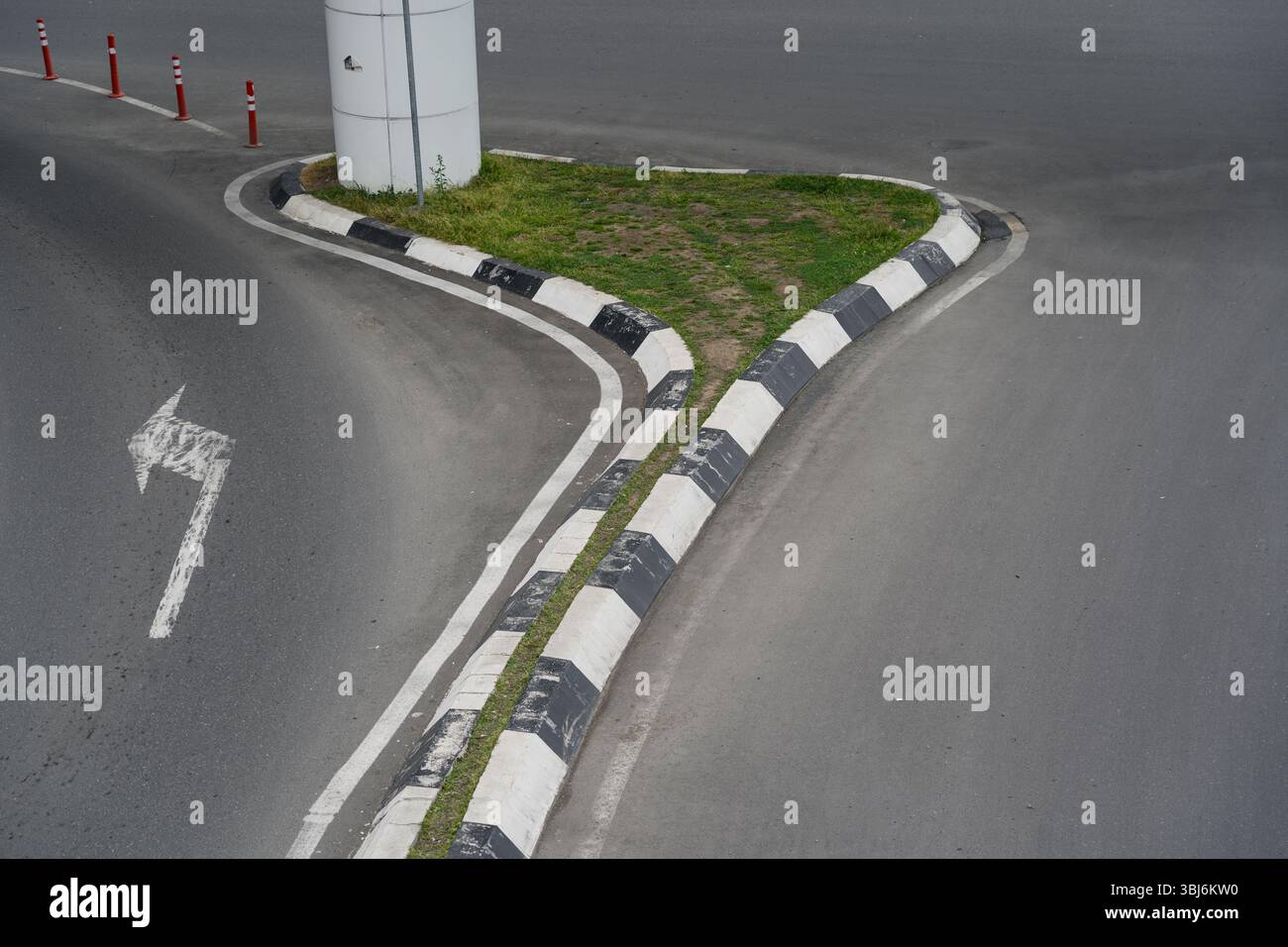 Road markings, arrow on the road to the left Stock Photo - Alamy