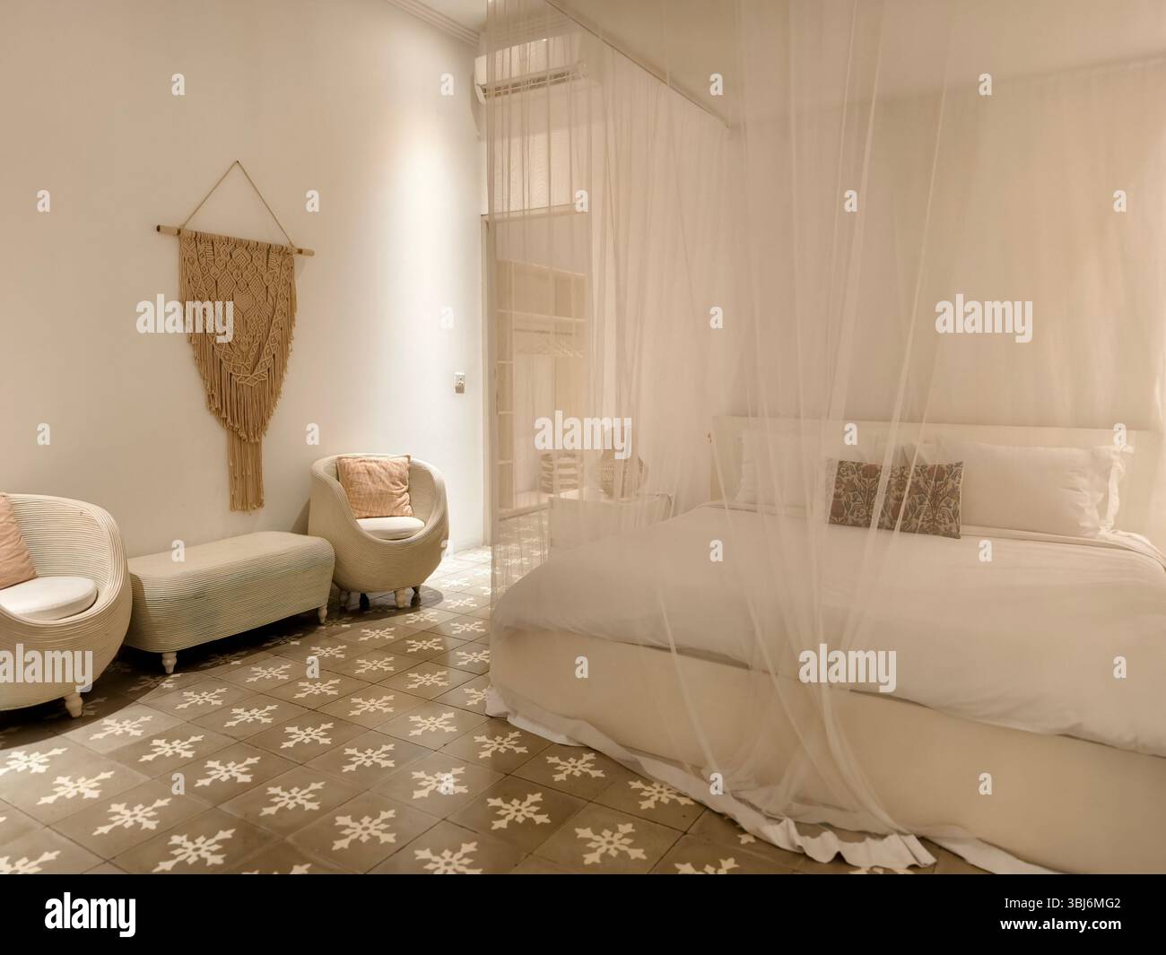 Bohemian bedroom macrame wall hi-res stock photography and images - Alamy