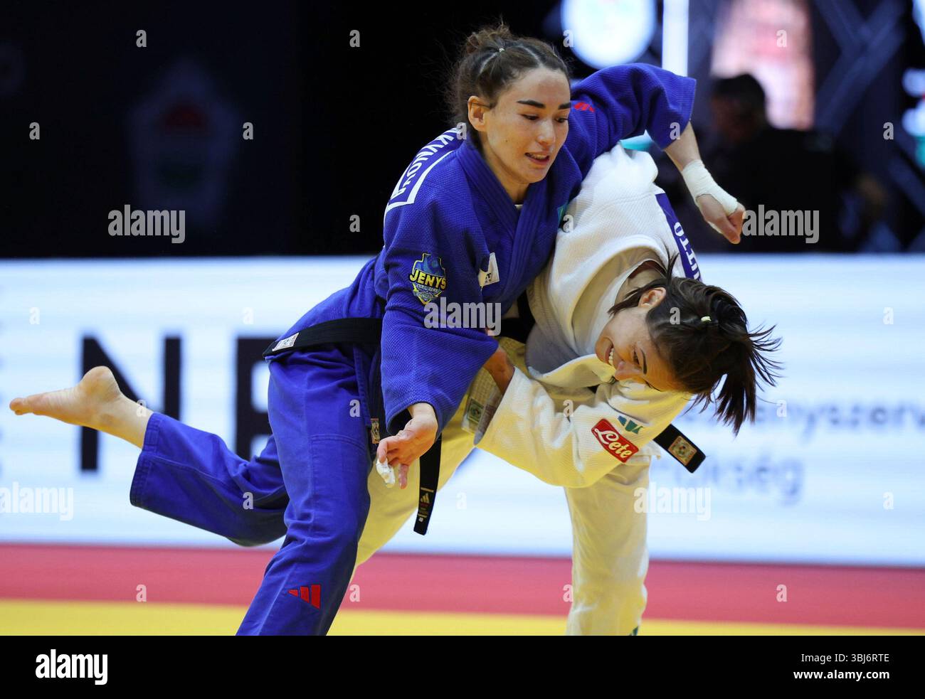 Assunta SCUTTO (white) of Italy and Abiba ABUZHAKYNOVA of Kazakhstan ...
