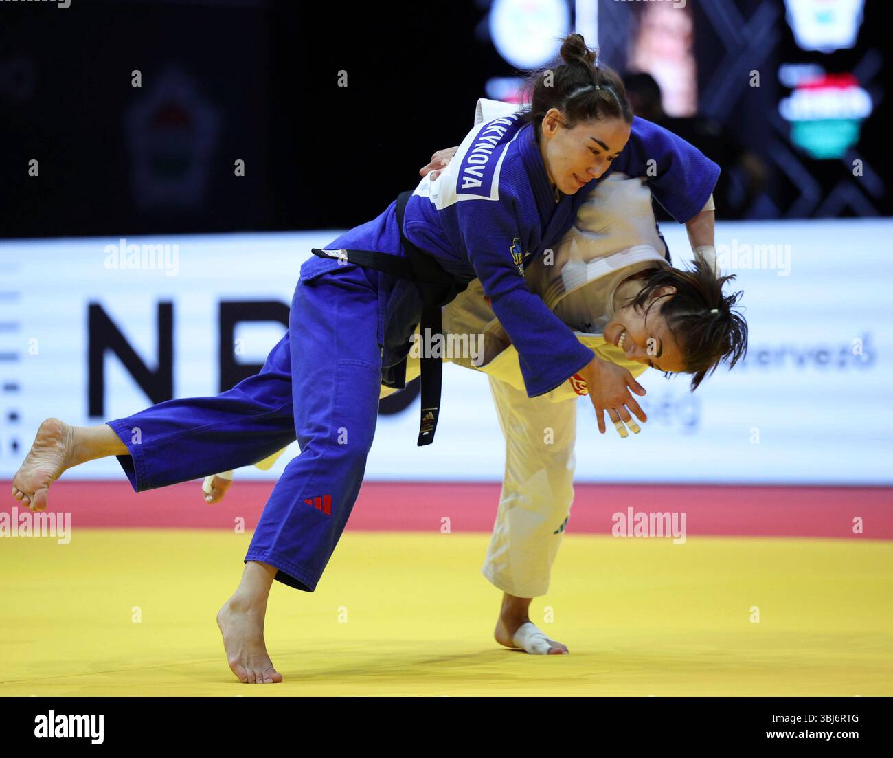 Assunta SCUTTO (white) of Italy and Abiba ABUZHAKYNOVA of Kazakhstan ...