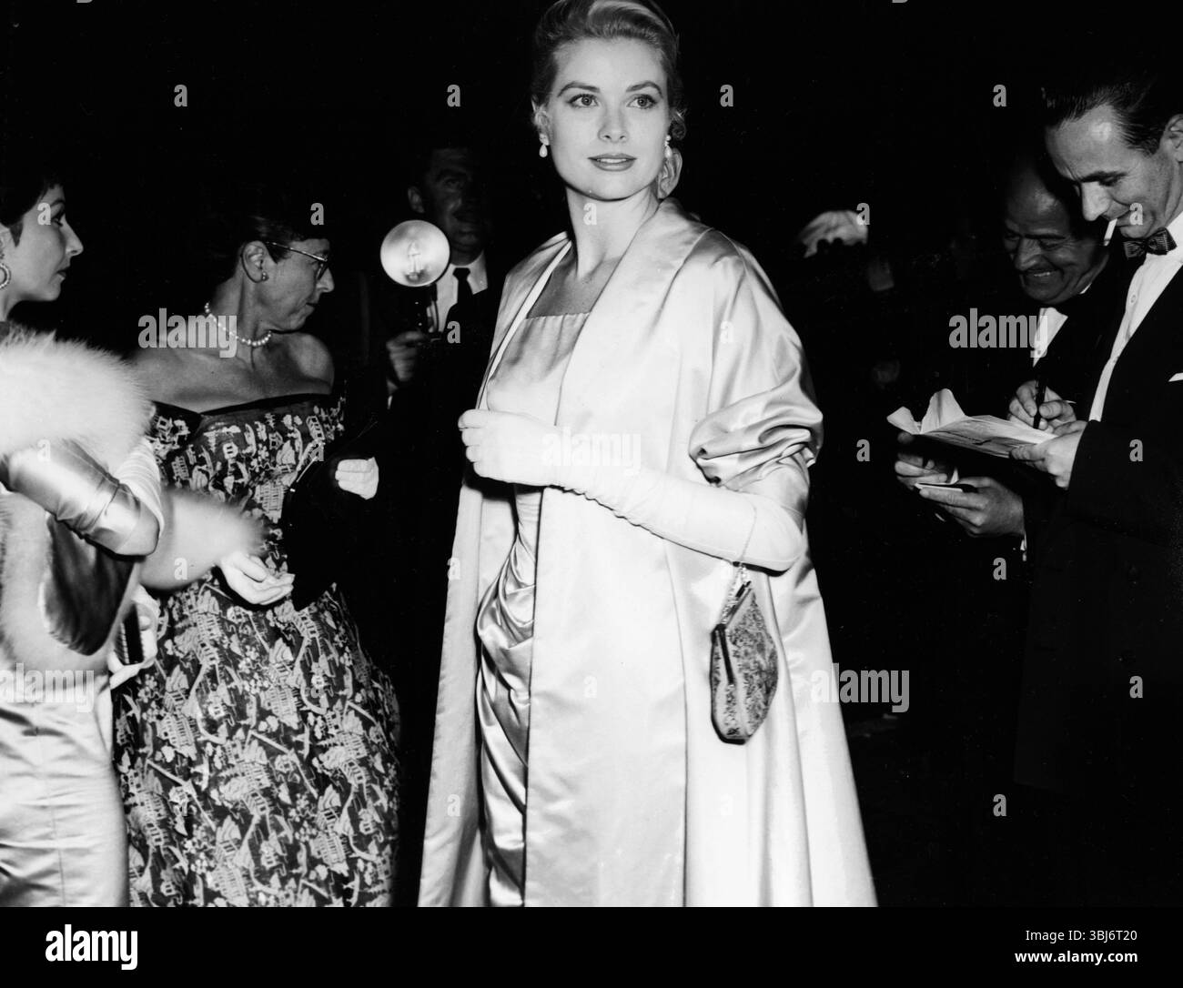 27th Academy Awards Grace Kelly 1955 / File reference # 34888-351THA ...