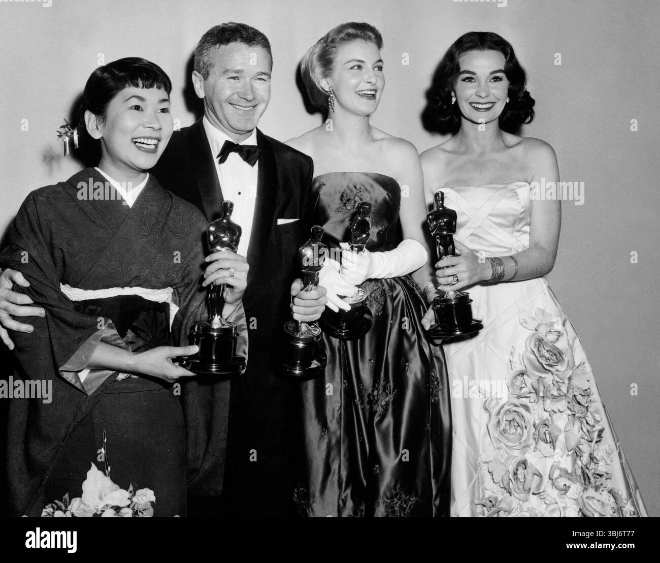Miyoshi Umeki, Red Buttons, Joanne Woodward, Jean Simmons at the 30th ...