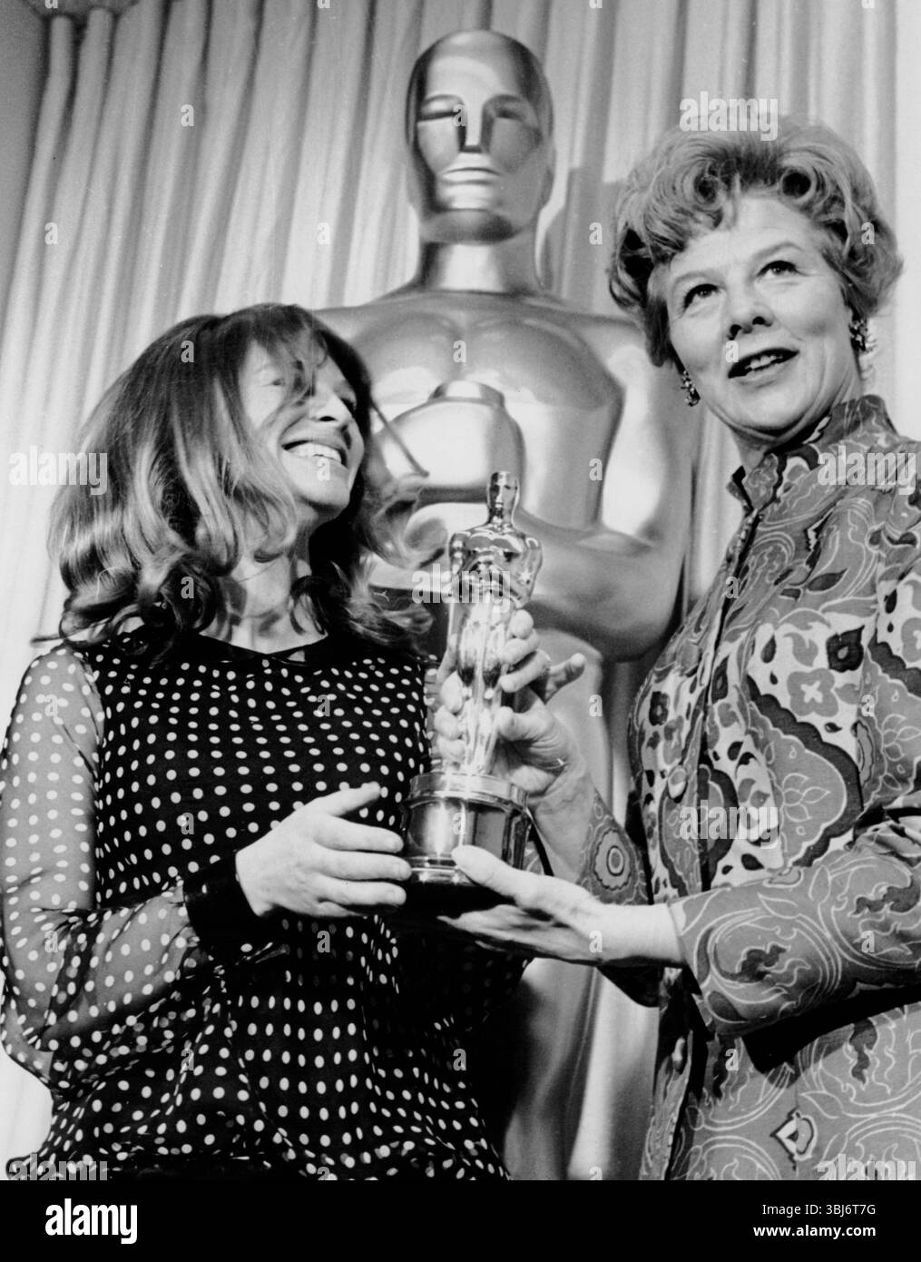 Julie Christie, Wendy Miller at the 39th Academy Awards, 1967. / File ...