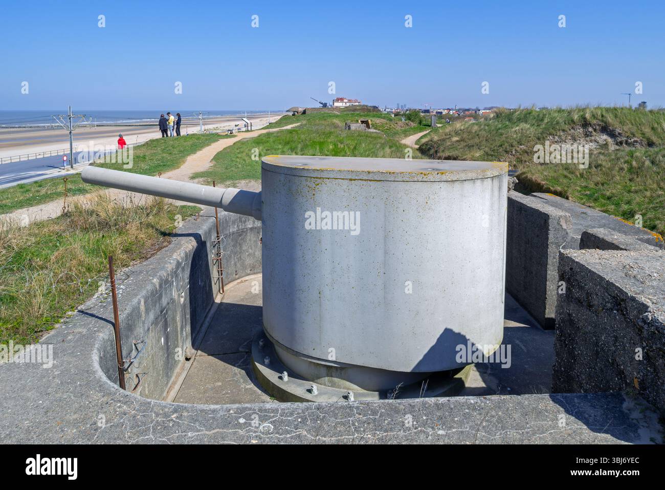 Artillery platform with reconstructed German WWI gun at Battery Aachen ...
