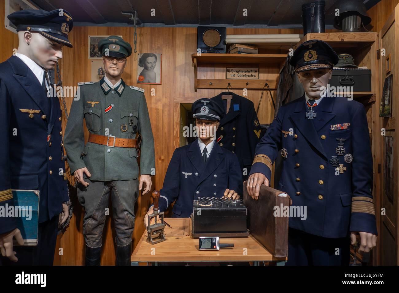 Ww2 german officers hi-res stock photography and images - Alamy