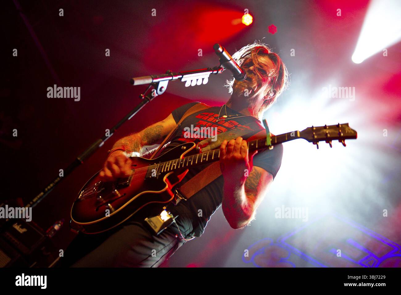 Jesse The Devil Hughes, singer of EAGLES OF DEATH METAL, live at ...