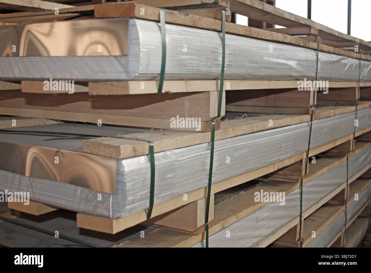 Aluminum sheets in bundle hi-res stock photography and images - Alamy