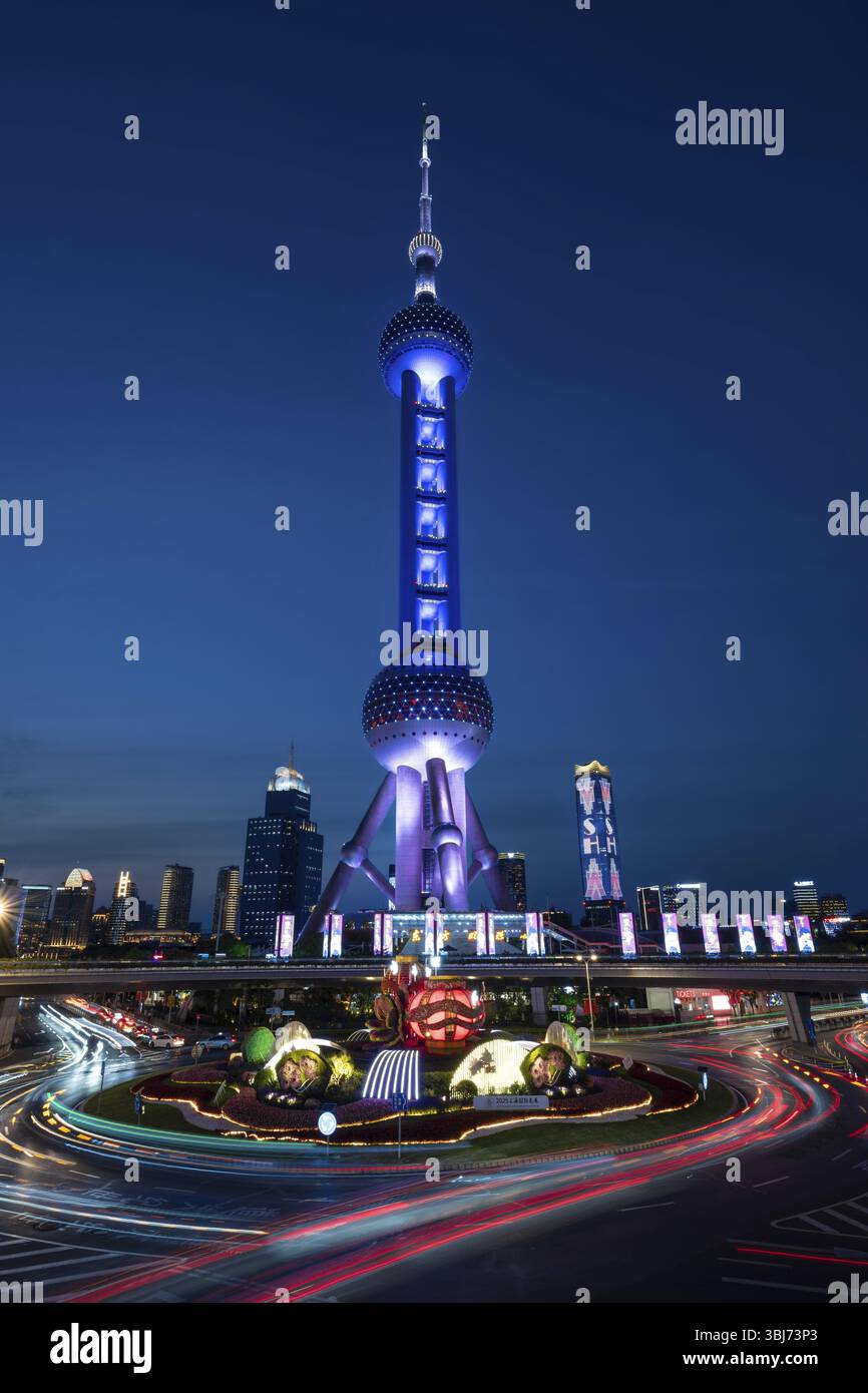 Pearl Tower, roundabout, sunset, evening light, illuminated, Pudong ...