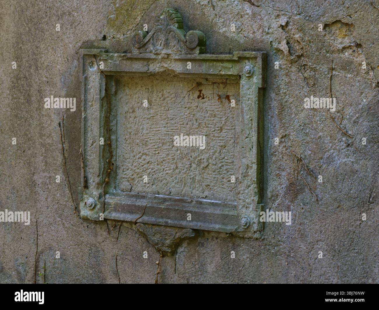 Old cemetery in ruins hi-res stock photography and images - Alamy