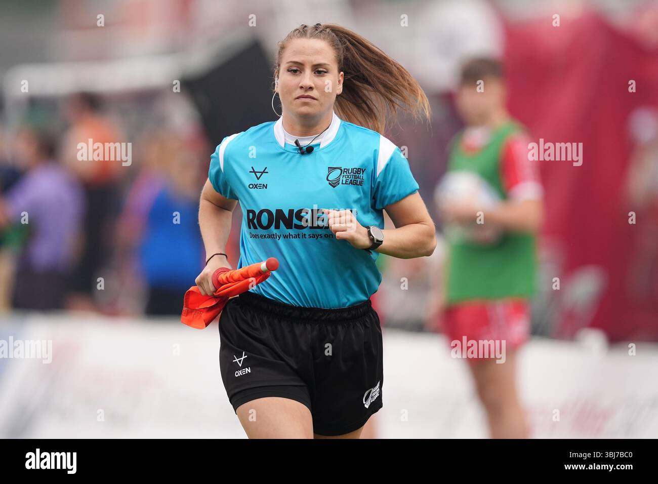 Touch judge Tara Jones during the Betfred Super League match at the ...
