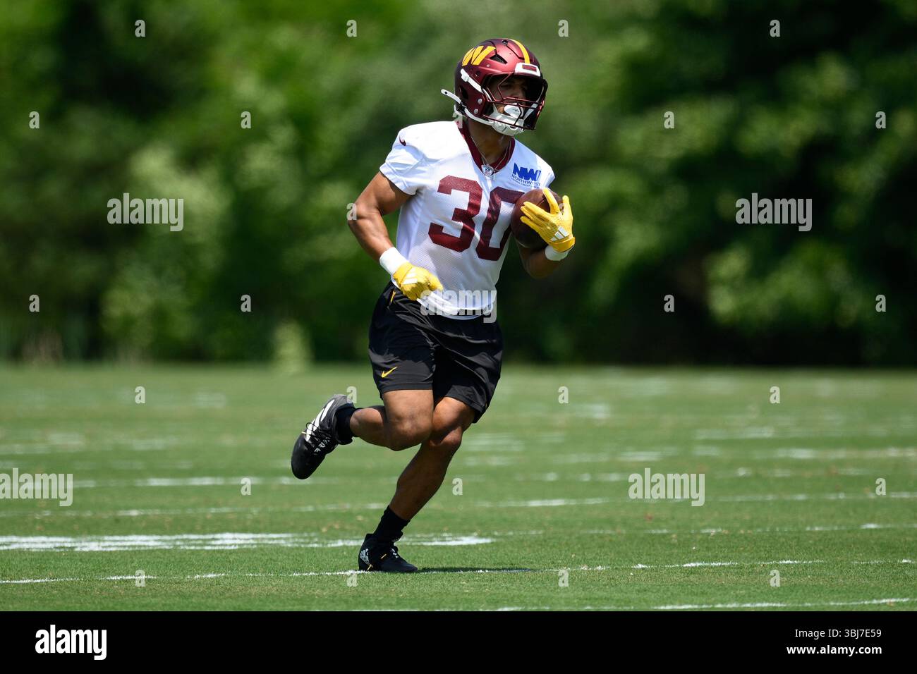 Washington Commanders running back Austin Ekeler (30) works out during ...
