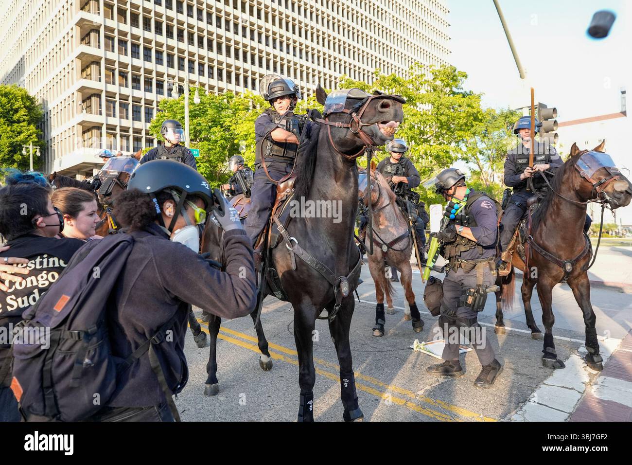Los Angeles, United States. 11th June, 2025. Mounted police confront ...