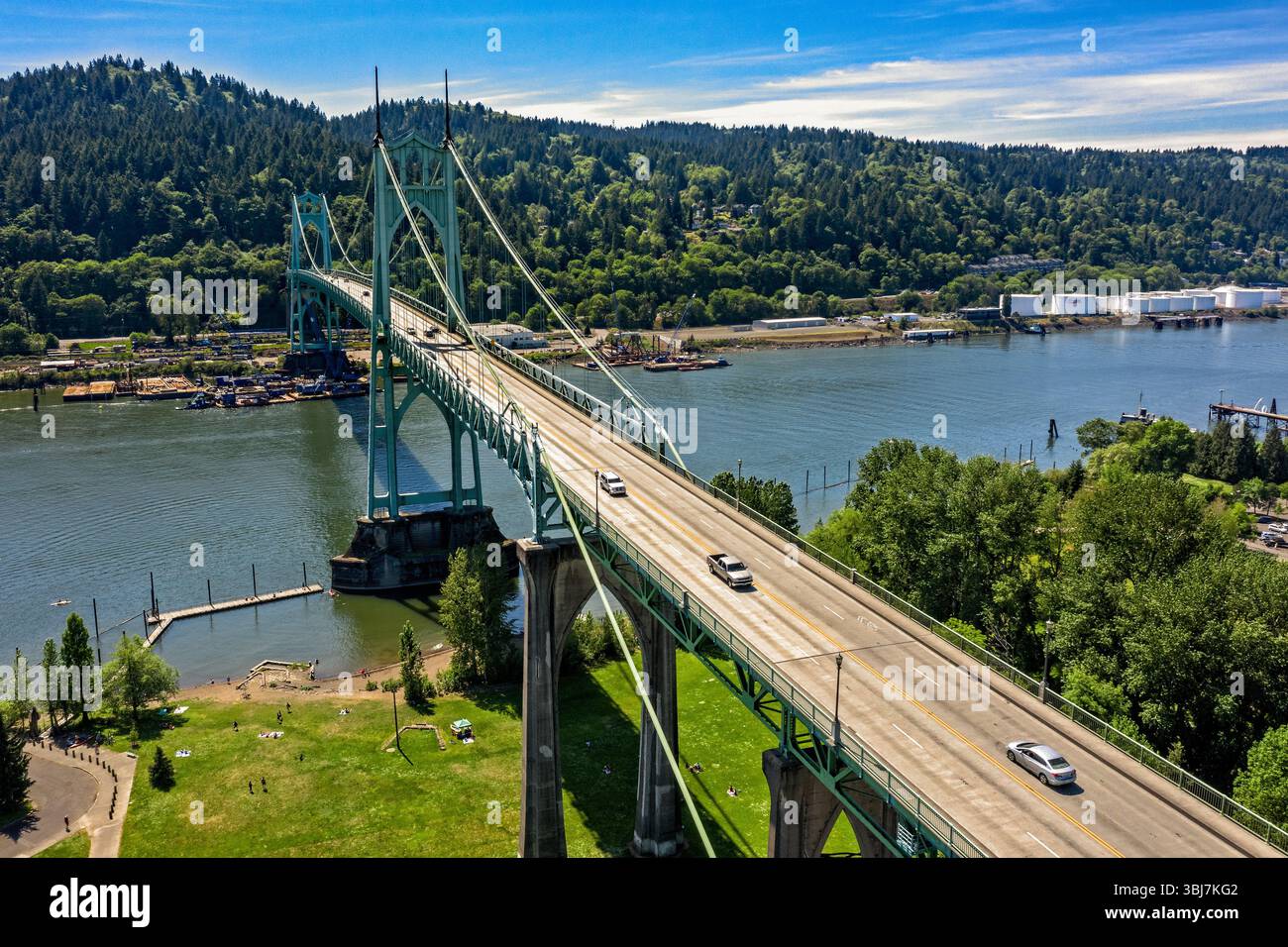 Portland, Oregon - May 11th 2019: Cars traverse the iconic St. Johns ...
