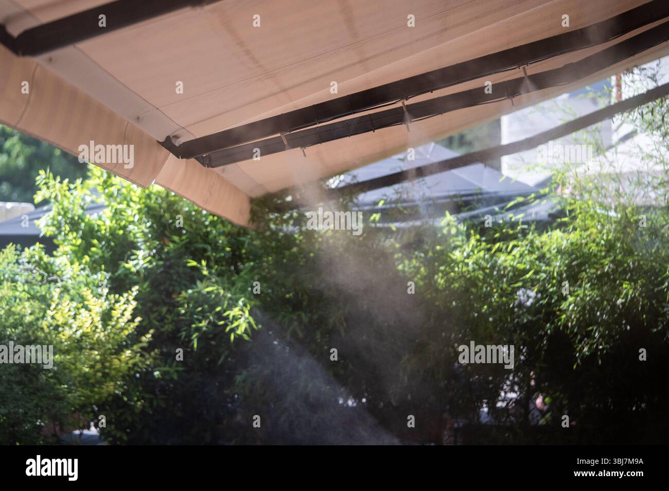 Automatic mist nozzle water spraying system to make humidifier and ...