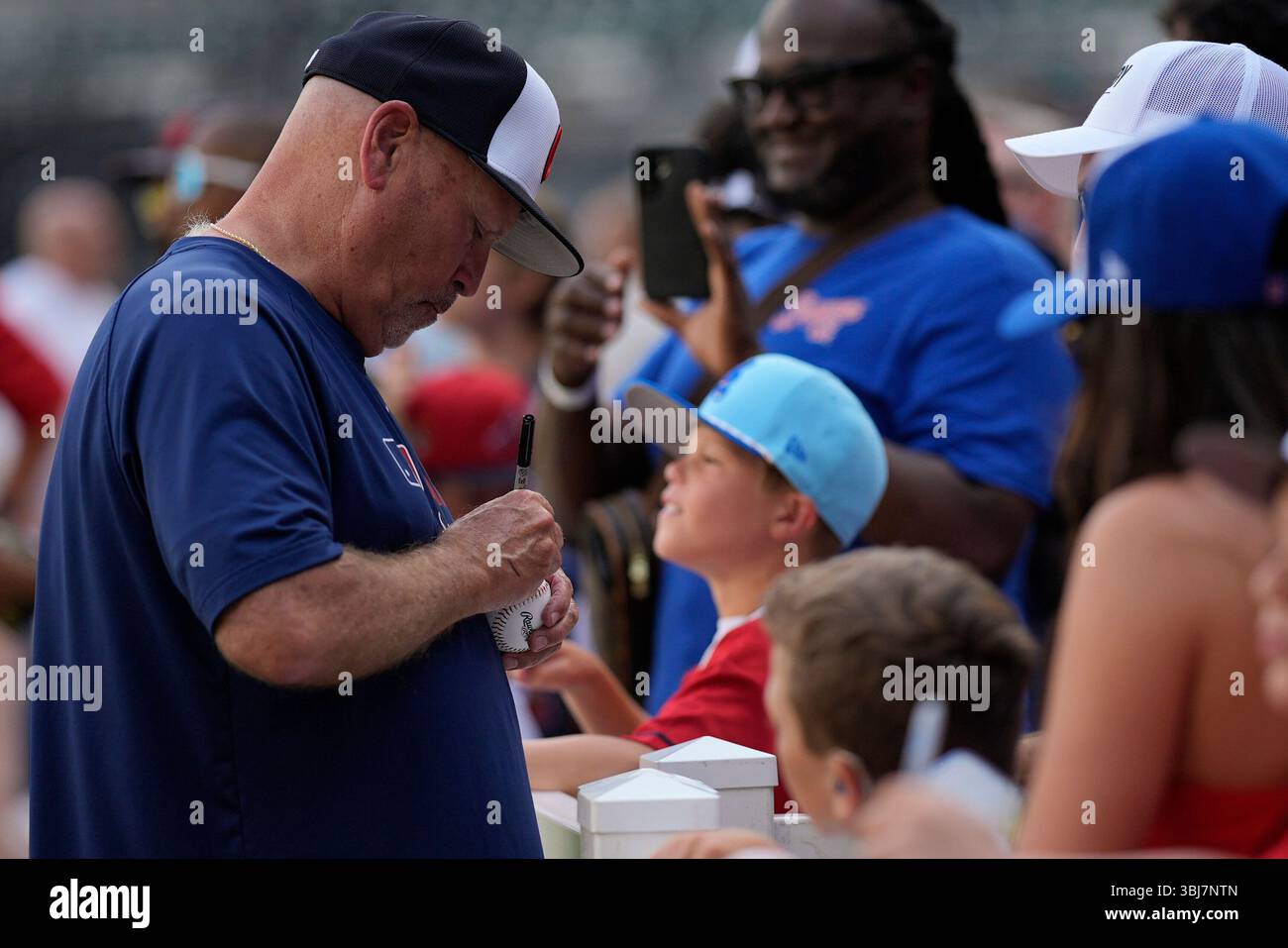 Atlanta Braves manager Brian Snitker signs autographs before a baseball ...