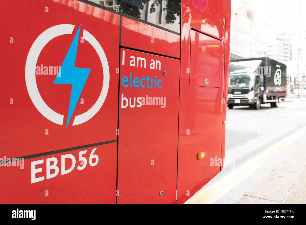 London BYD EBD56 bus features electric vehicle logo and bold "I am an ...
