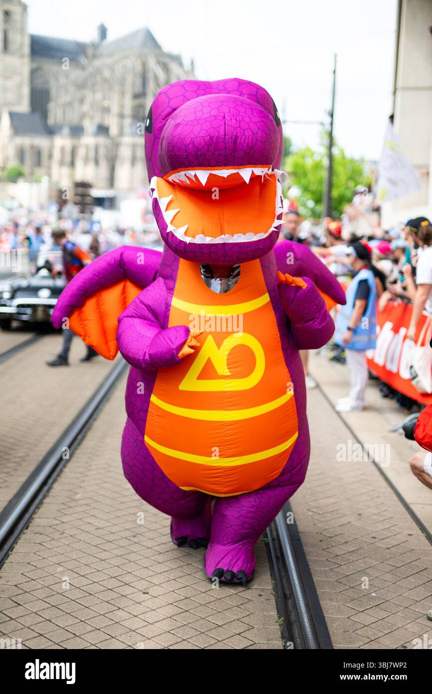 Spike AO by TF during the Drivers Parade of the 24 Hours of Le Mans ...