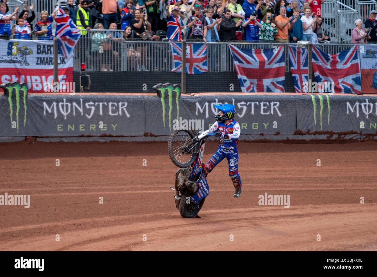 Dan Bewley of Great Britain celebrates victory after the final Heat ...