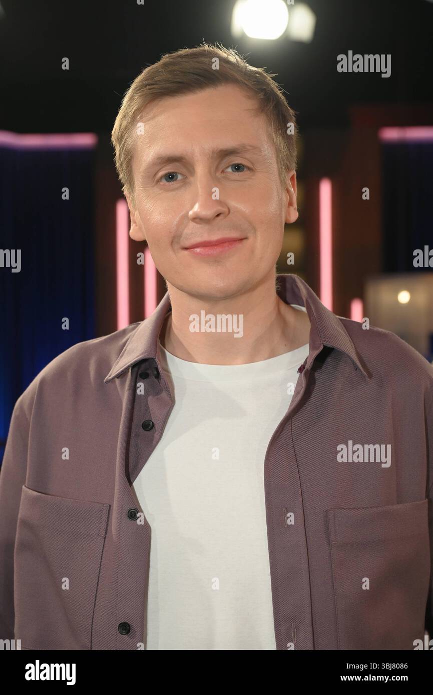 Stand-up Comedian Till Reiners zu Gast in der WDR Talkshow Kölner Treff ...