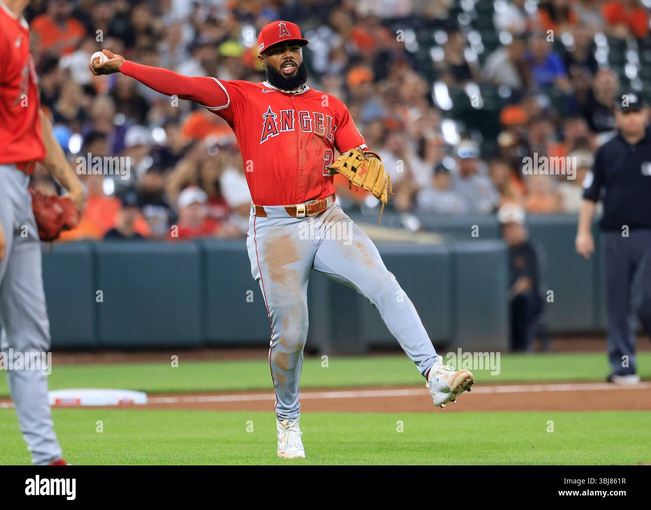 Los Angeles Angels third baseman Luis Rengifo fields a ground ball to ...