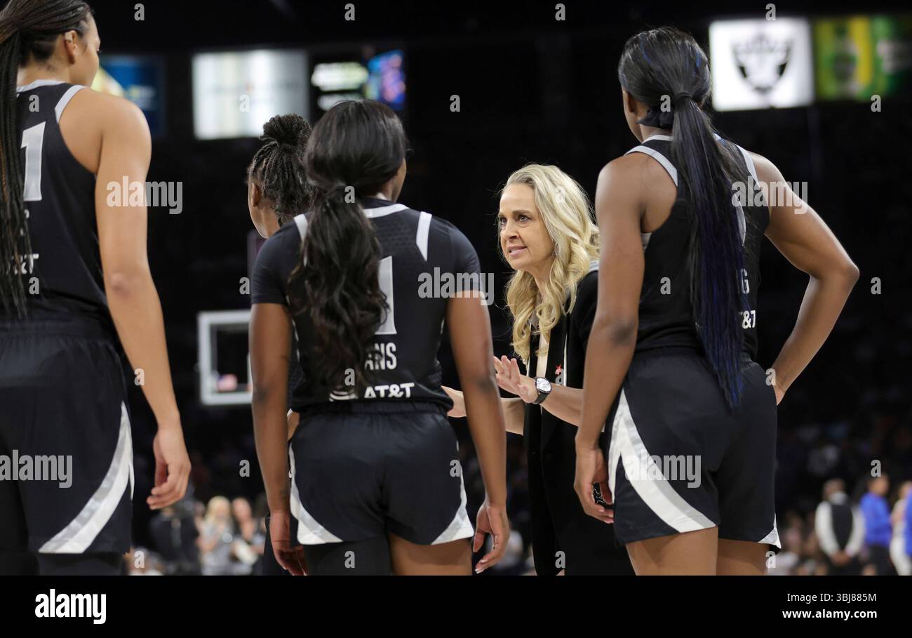 Las Vegas Aces head coach Becky Hammon, second from right, talks with ...