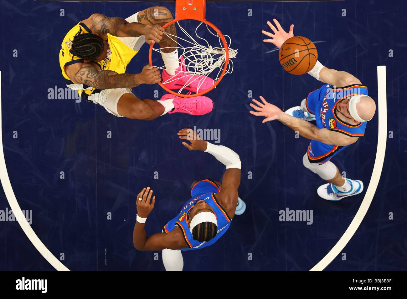 Indiana Pacers forward Obi Toppin (1) dunks over Oklahoma City Thunder ...