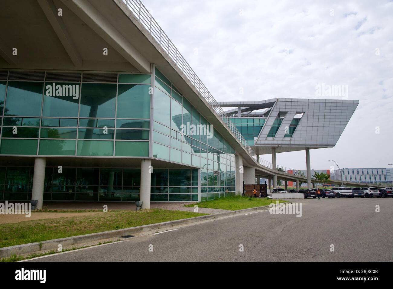Elevated walkways hi-res stock photography and images - Alamy