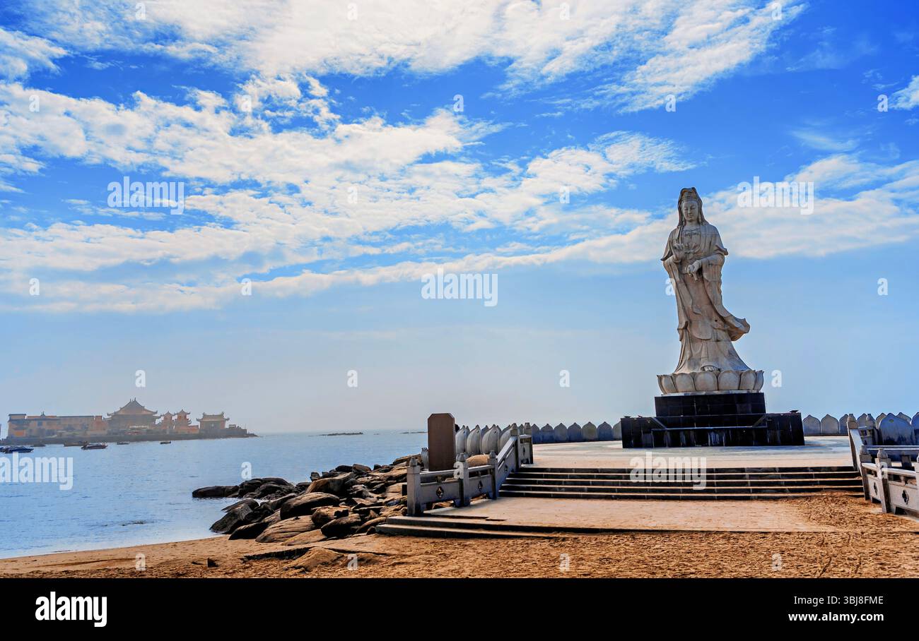 Majestic statue of Guanyin (Goddess of Mercy), Shishi City, Fujian ...