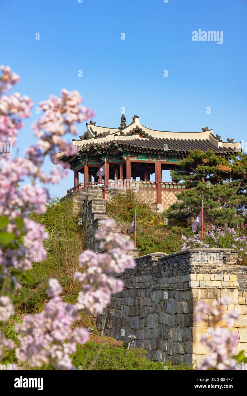 City walls and Banghwasuryujeong Pavilion of Hwaseong Fortress (UNESCO ...