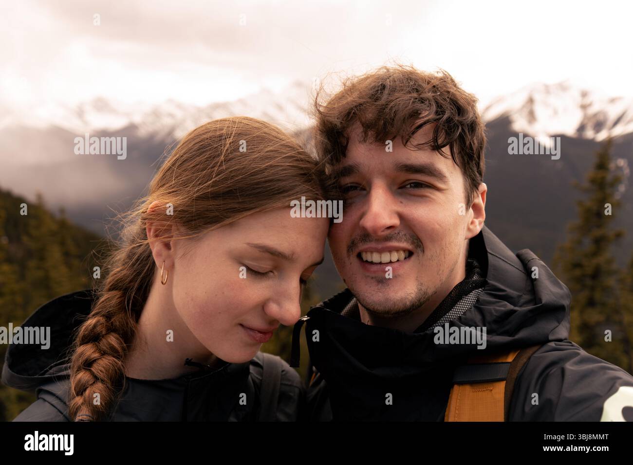 Moment relax young couple hi-res stock photography and images - Alamy