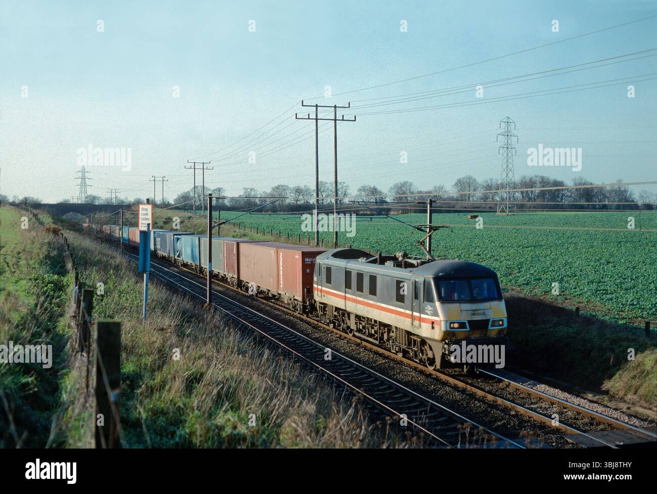 Class 90 electric locomotive No 90131 with a freightliner service ...