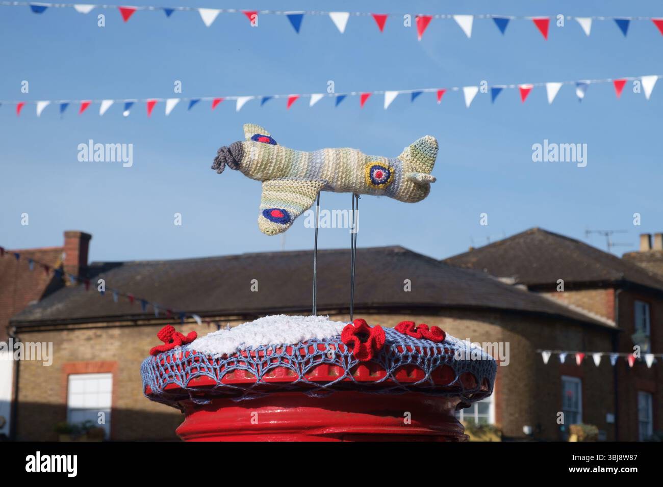 Ve day post box topper hi-res stock photography and images - Alamy
