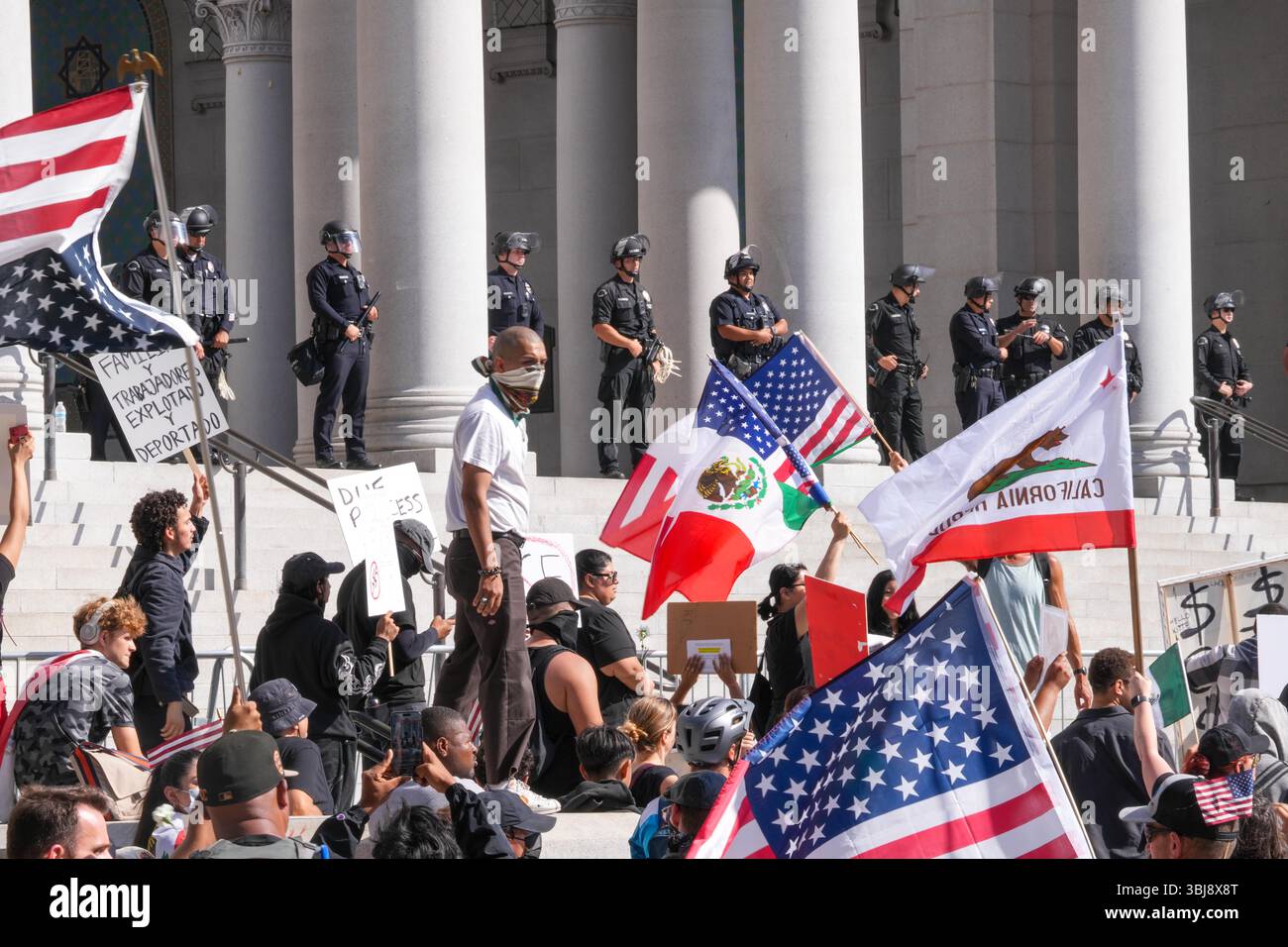 Los Angeles, United States. 12th June, 2025. Los Angeles Police ...