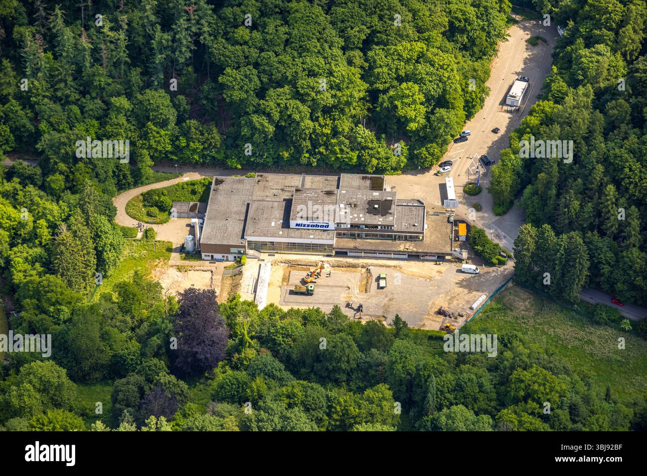 Luftbild, Nizzabad Baustelle, geplanter Abriss für Bau eines neuen Naturfreibads, Langenberg ...