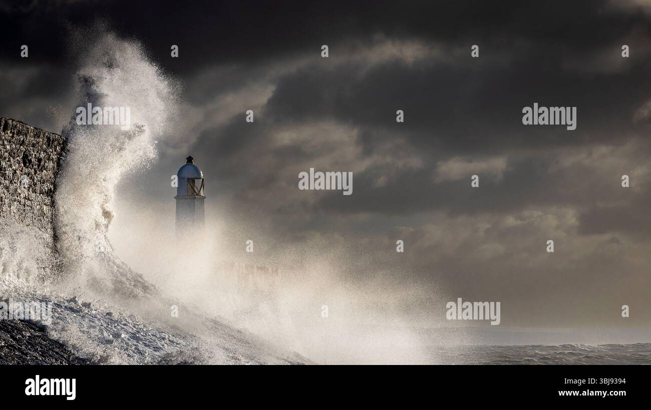 Atlantic coastline surge waves hi-res stock photography and images - Alamy