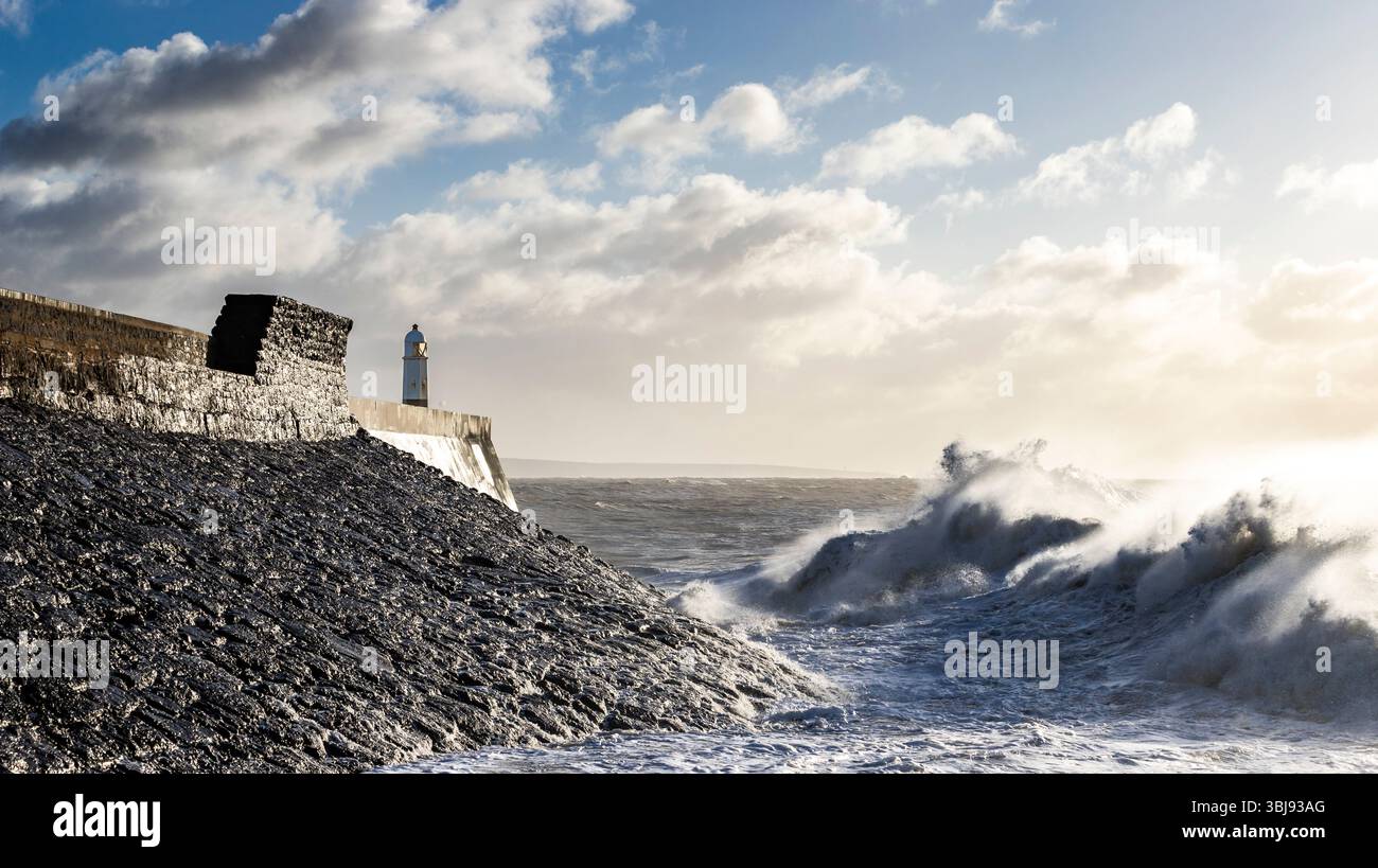 Atlantic coastline surge waves hi-res stock photography and images - Alamy