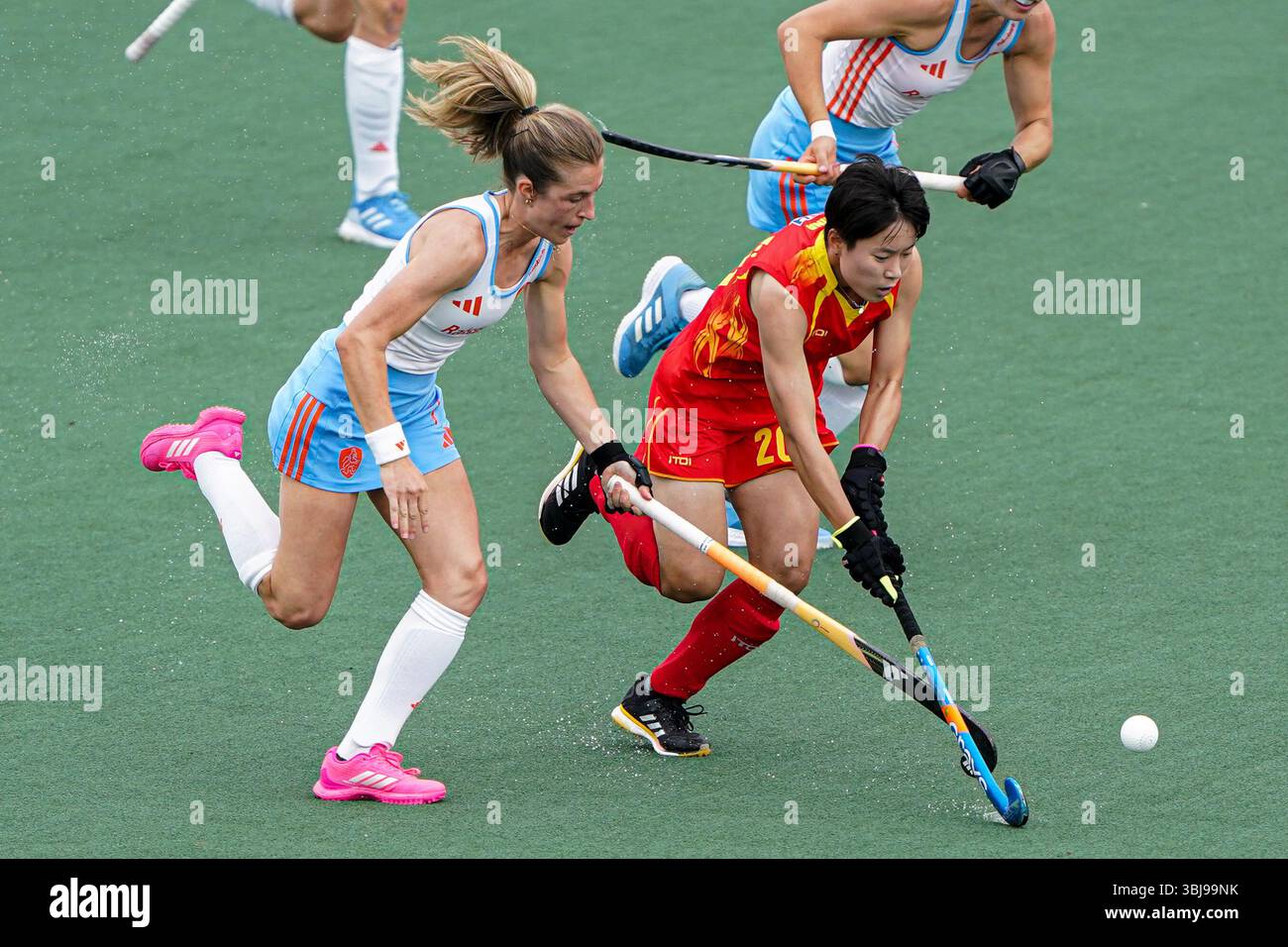 AMSTERDAM, NETHERLANDS - JUNE 14: Xan de Waard of Netherlands, Jiangxin ...