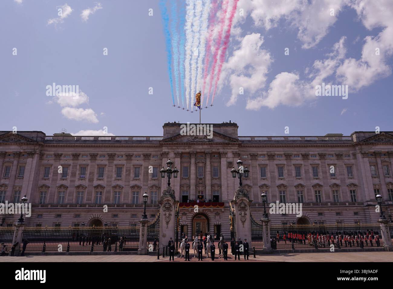 The Red Arrows the RAF display team, do a flypast over Buckingham ...