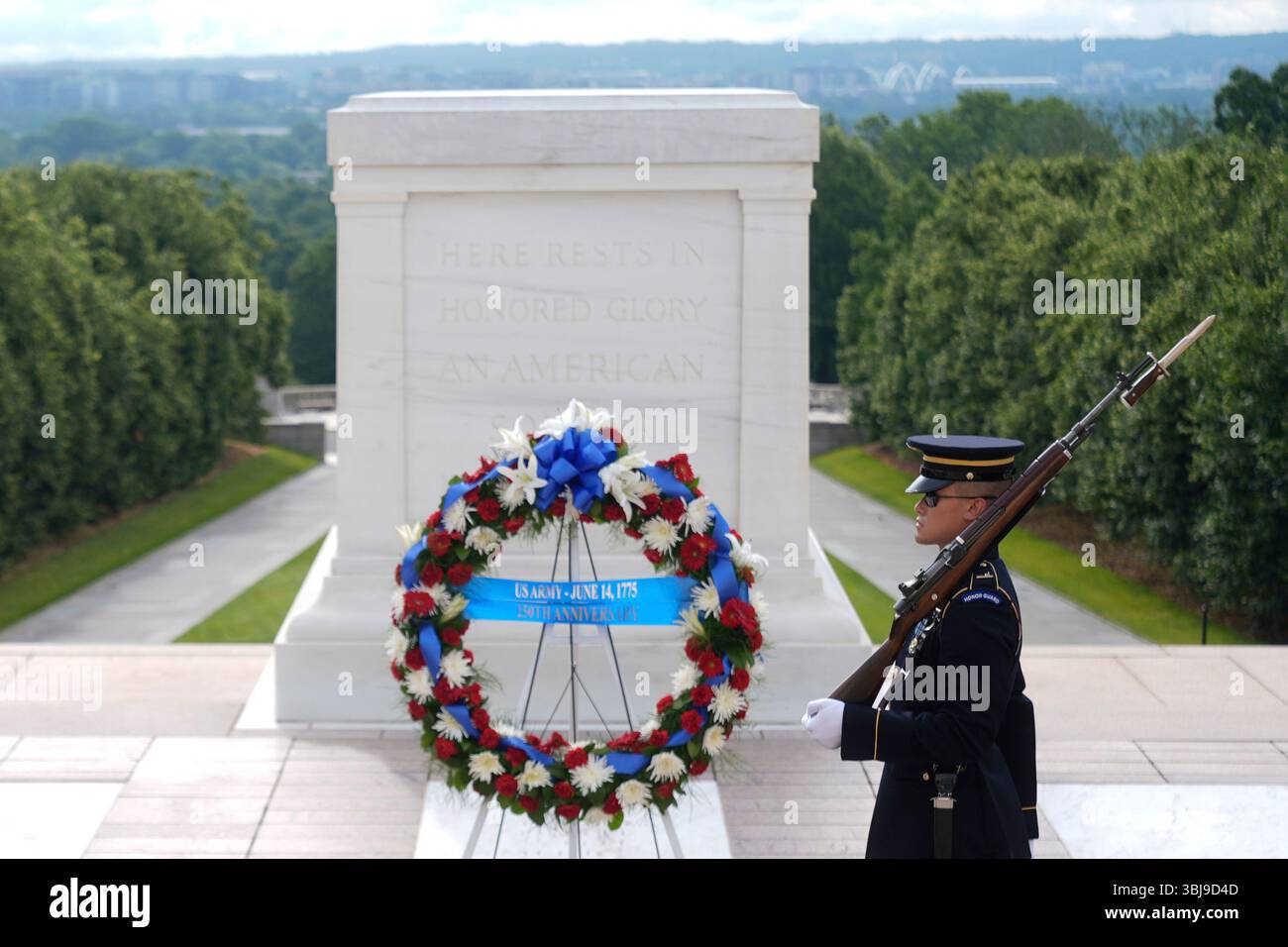 A a Tomb Guard from the U.S. Army's 3rd Infantry Regiment, "The Old ...