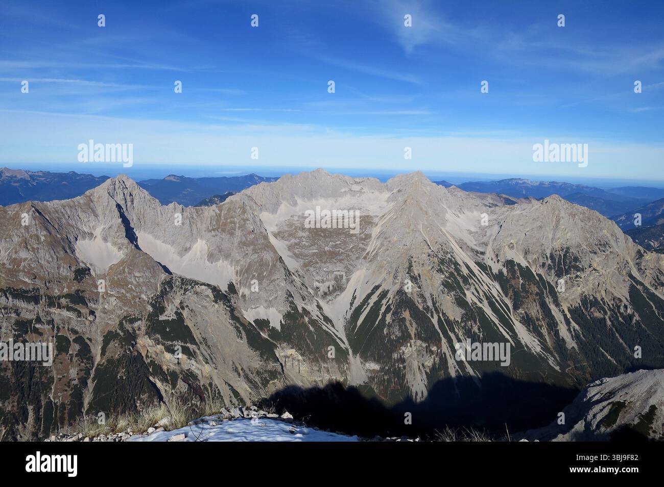 Hier der Blick von der Pleisenspitze dem westlichsten Pfeiler der ...