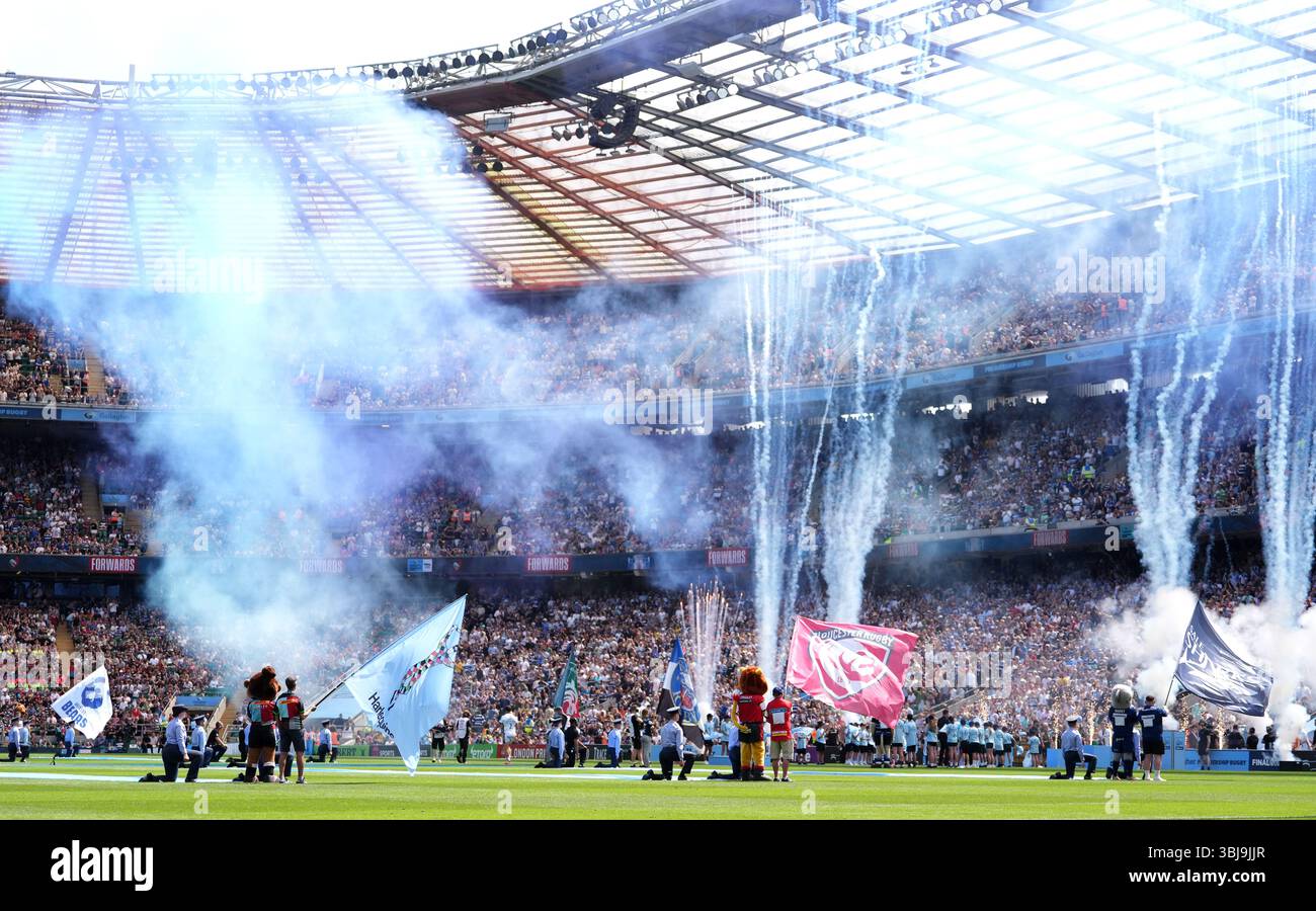 Bath Rugby and Leicester Tigers players run onto the field as ...