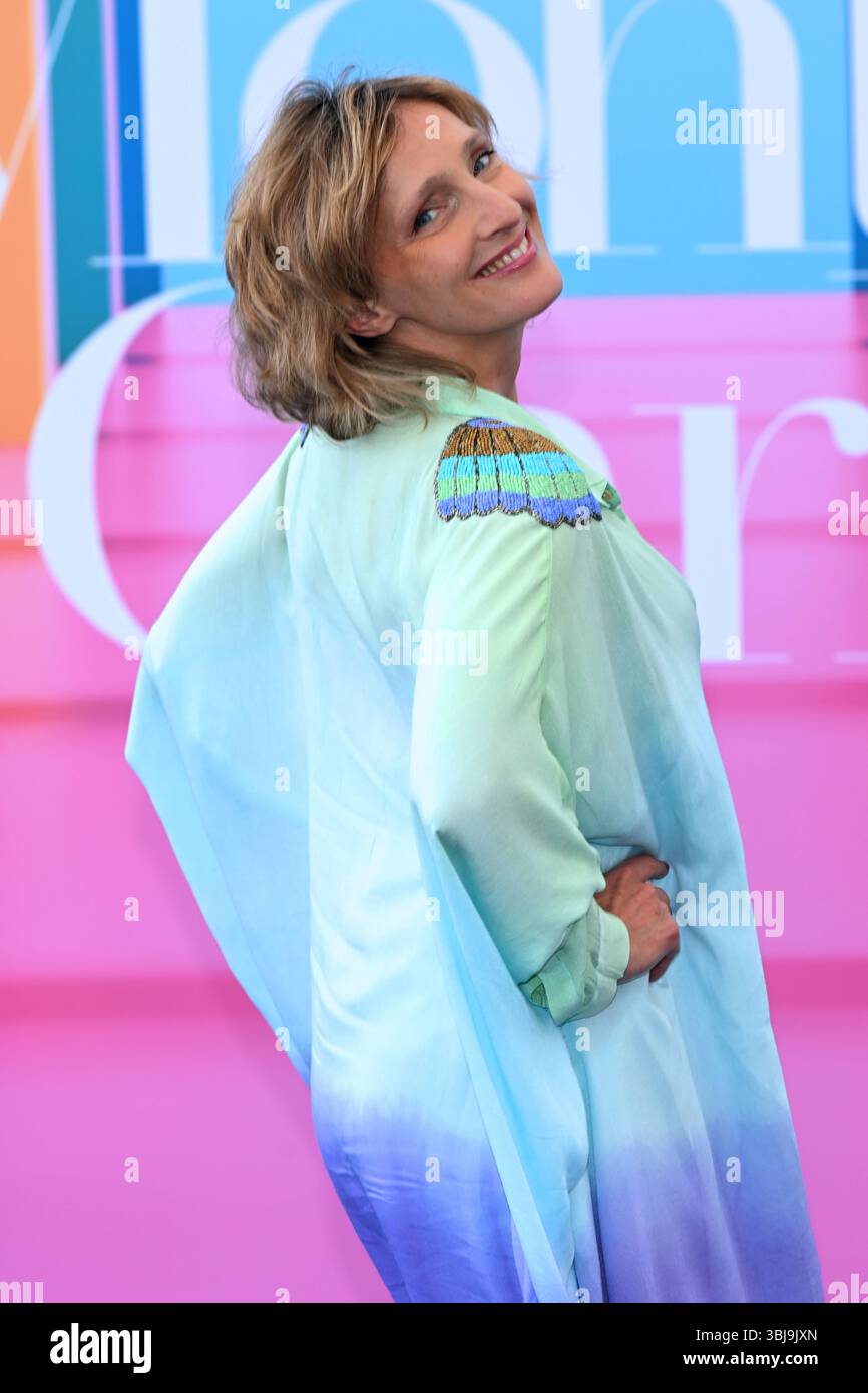 Nadia fossier hi-res stock photography and images - Alamy