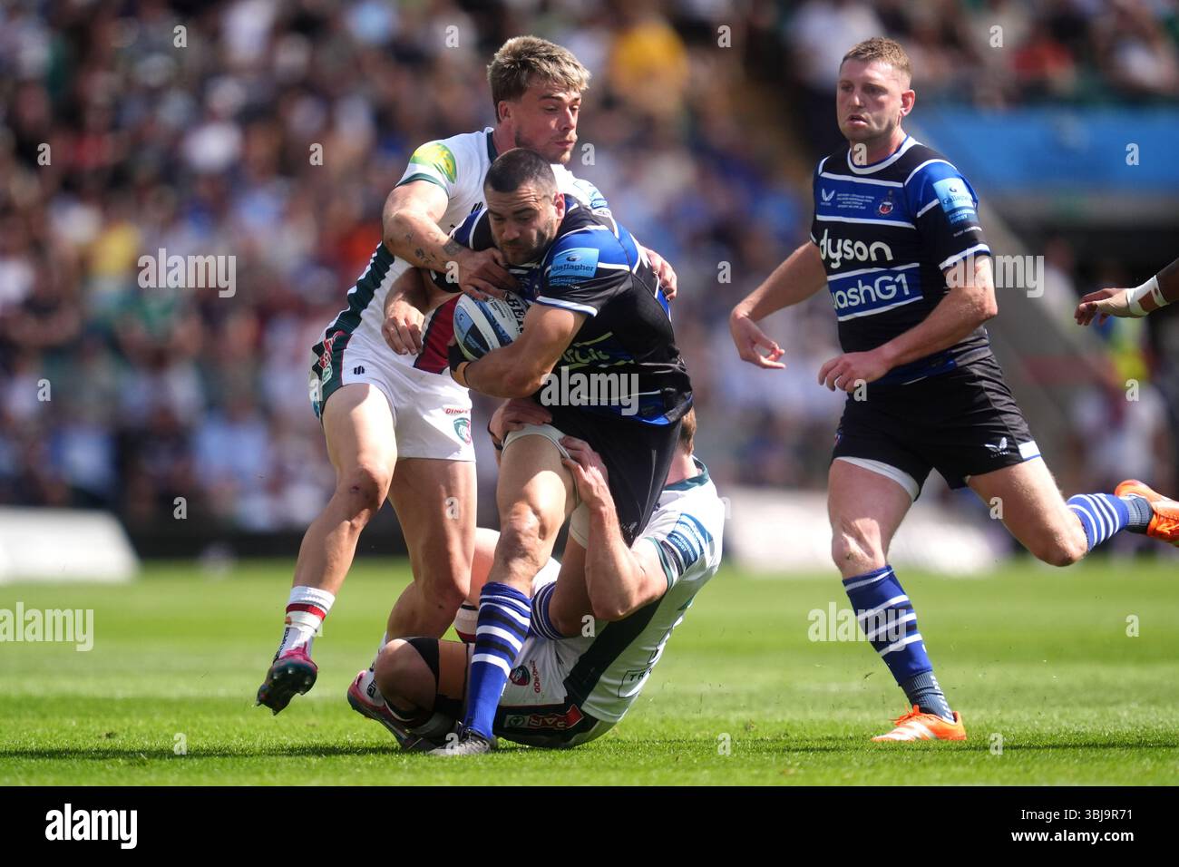 Bath Rugby's Will Muir is tackled by Leicester Tigers' Ollie Hassell ...