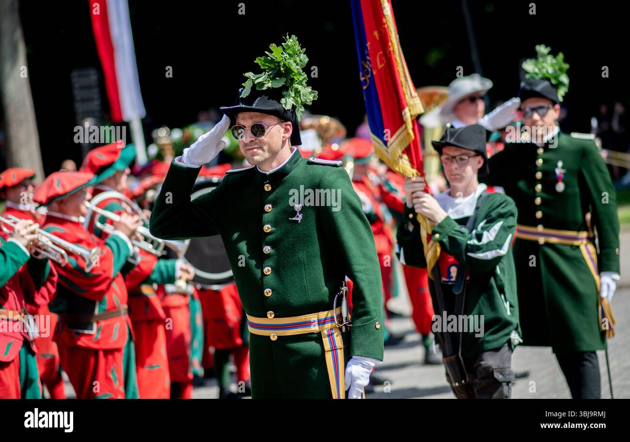 14 June 2025, Lower Saxony, Wildeshausen: Numerous marksmen and a ...