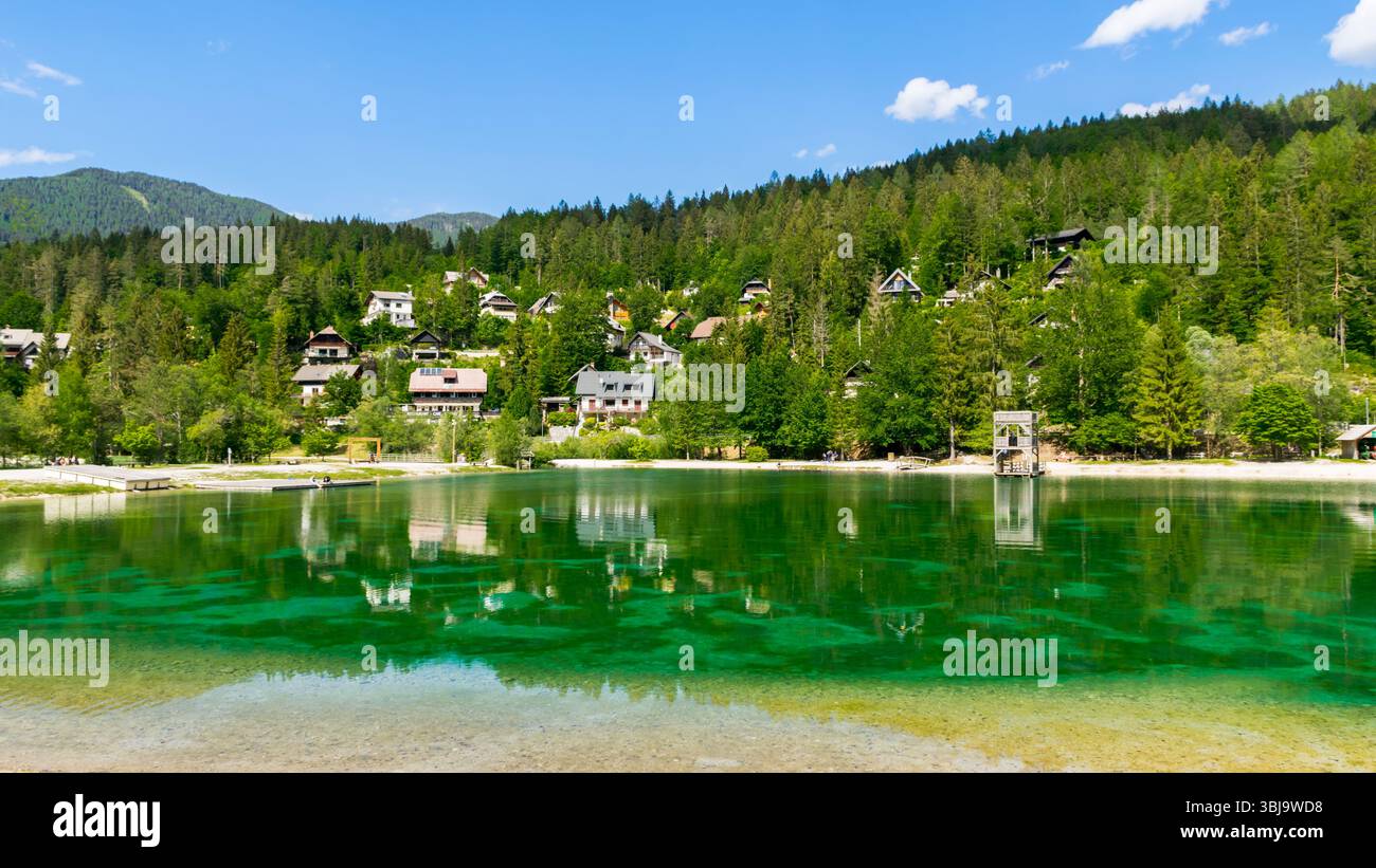 Beautiful emerald alpine Jasna lake near Kranjska Gora, Triglav ...