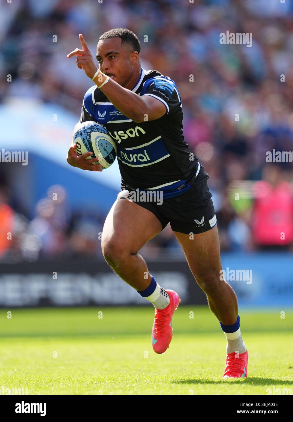 Bath Rugby's Max Ojomoh scores their side's second try during the ...