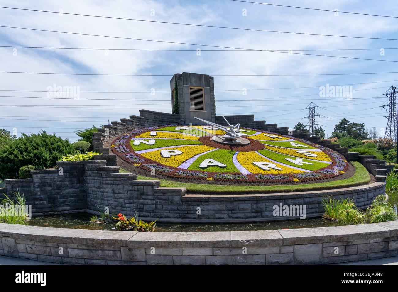 Floral clock niagara falls canada hi-res stock photography and images ...