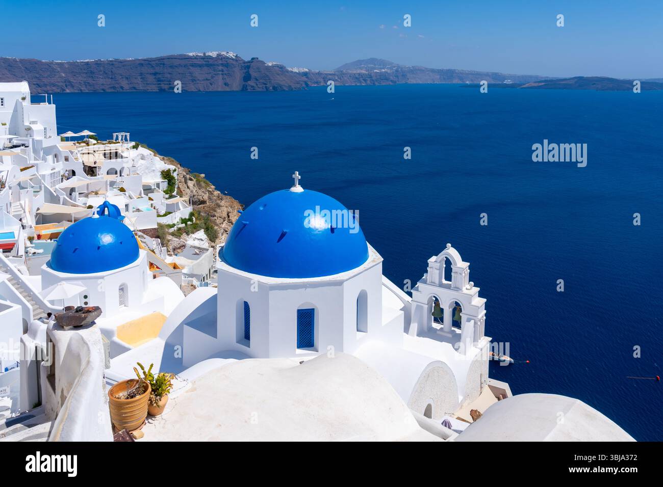 Village oia domed churches hi-res stock photography and images - Alamy